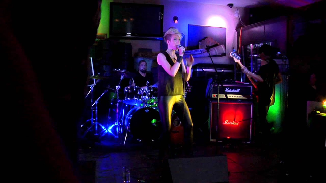Amy Hef - Being Awesome (Live) - YouTube