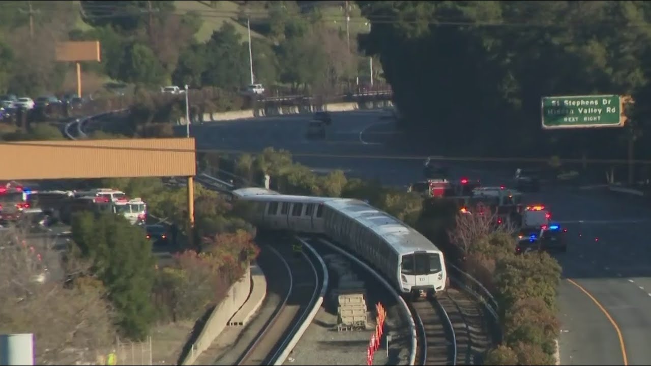 BART train derails between Orinda, Lafayette stations; 9 hurt - YouTube
