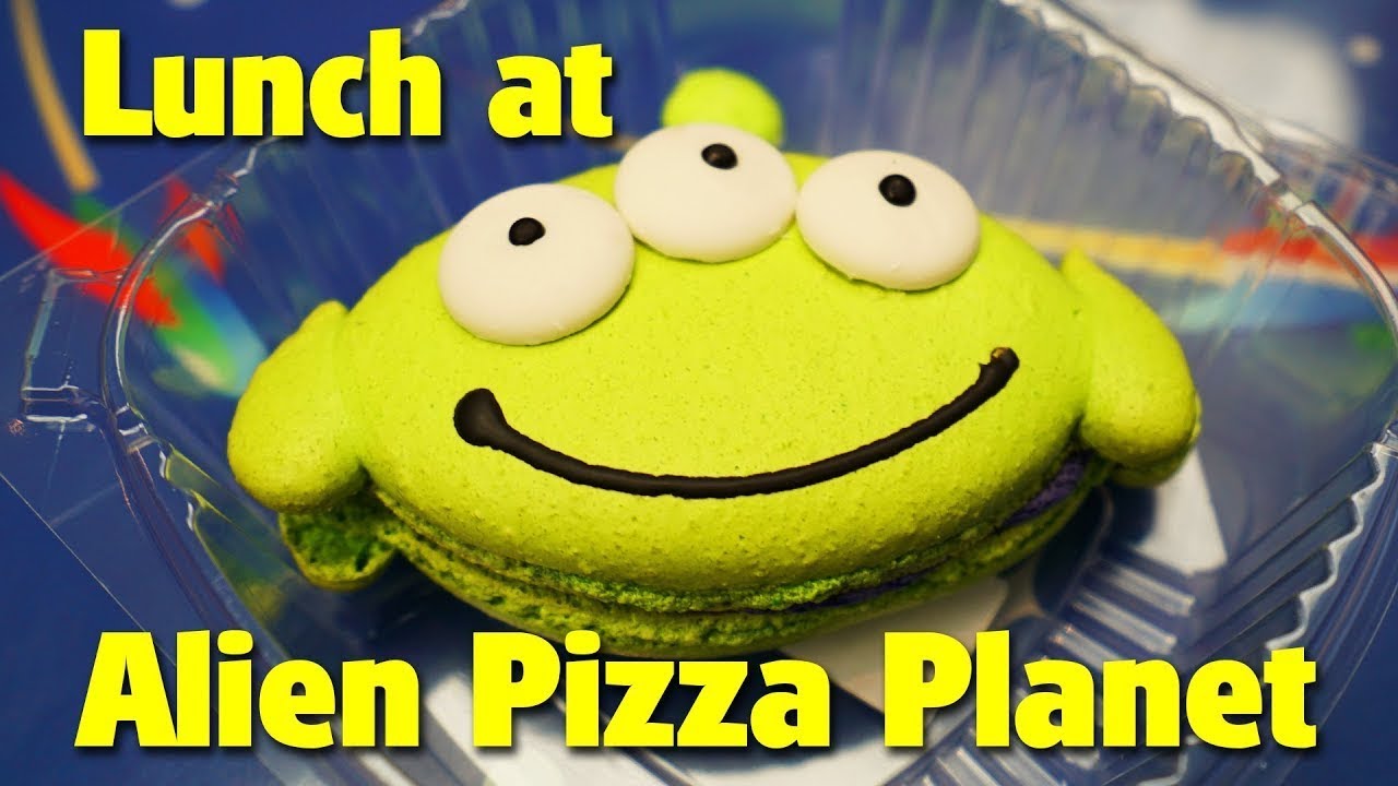 Lunch at Alien Pizza Planet | Disneyland Park - YouTube