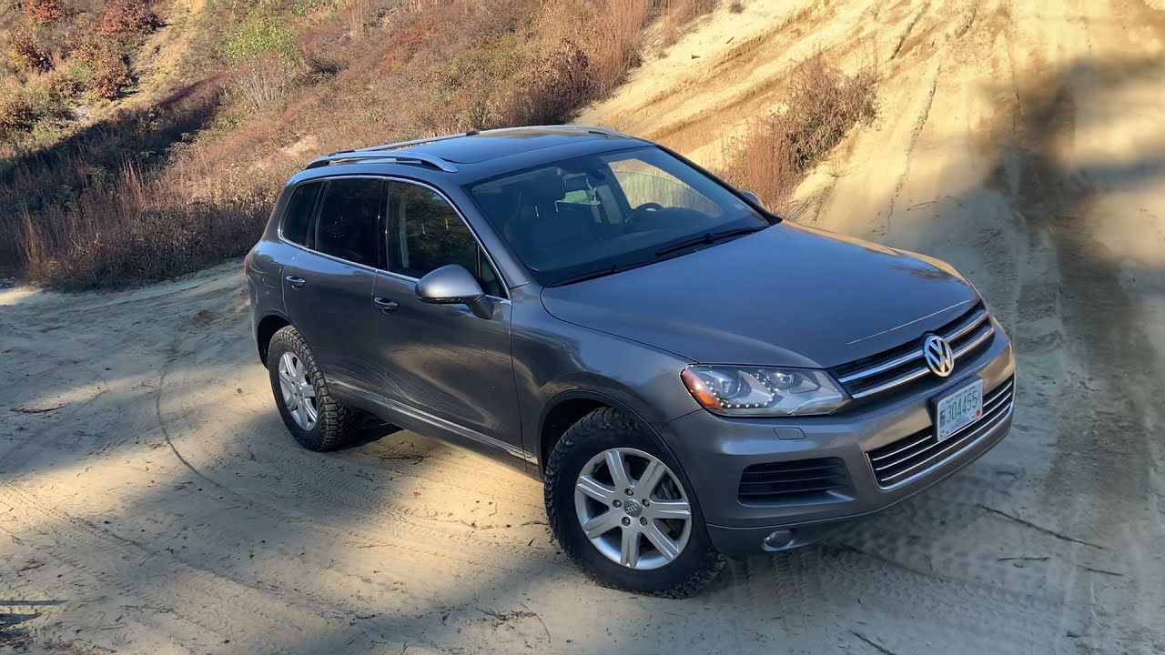 The Touareg goes off-road - short tire review - YouTube