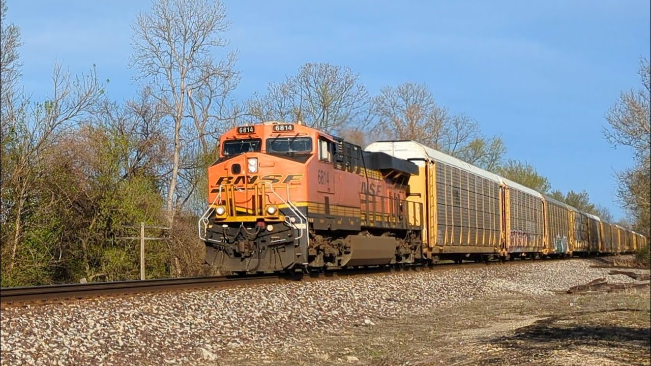 BNSF 6814 leads a solo NS M12 - YouTube