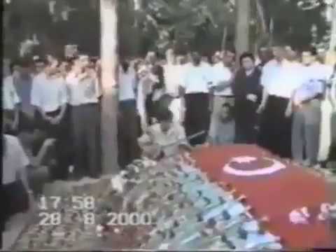 TÜRK değilim diyene karşı sakın ısrar etmeyin Allahın bahş ettiği şerefi istemeyen şerefsize ; b