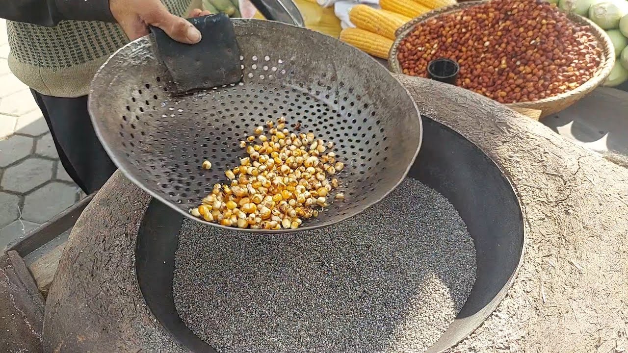 Sand Roasted Corn - Roasted Corn Making - Pakistani Street Food - YouTube