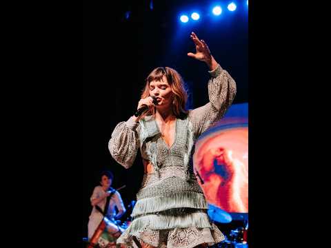 Mayana Neiva canta Feira de Mangaio\