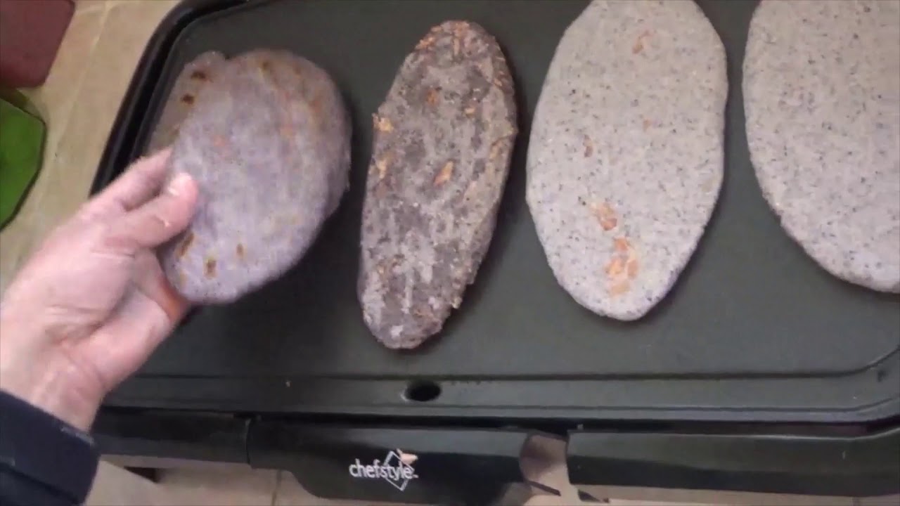 Tlacoyos de masa Azul antojito mexicano cocinando con lala - YouTube