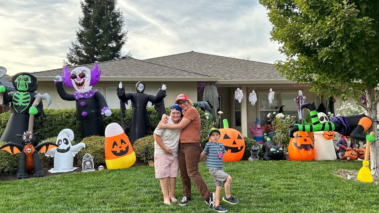 Halloween ‘24 Yard Display! - YouTube