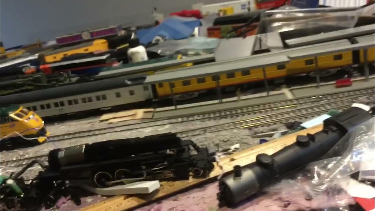 Athern ho scale f59phi metra C&NW Heritage Unit review - YouTube