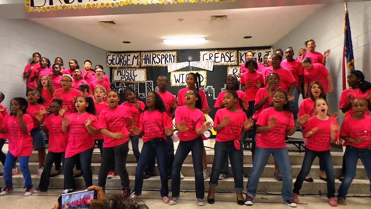 Jaydens 4th grade chorus performance - YouTube