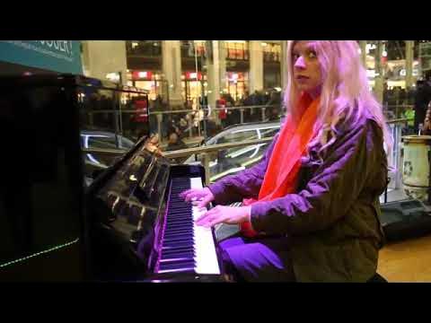 Valentina Lisitsa plays 3rd mvt. from "Tempest Sonata" by Beethoven in Paris Lyon's Station ...