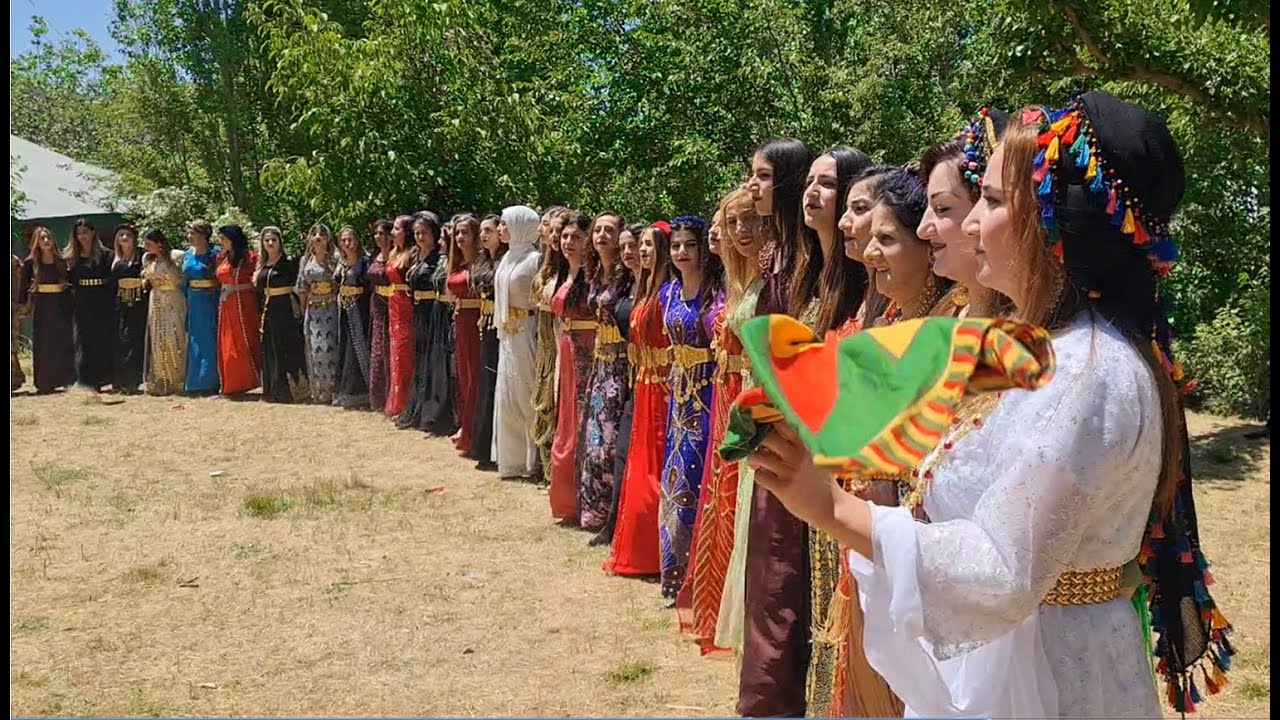 Kadınlarımızın muhteşem Halay performansı - YouTube