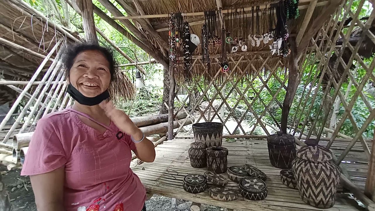 A Visit at an Iraya-Mangyan village in Oriental Mindoro - YouTube