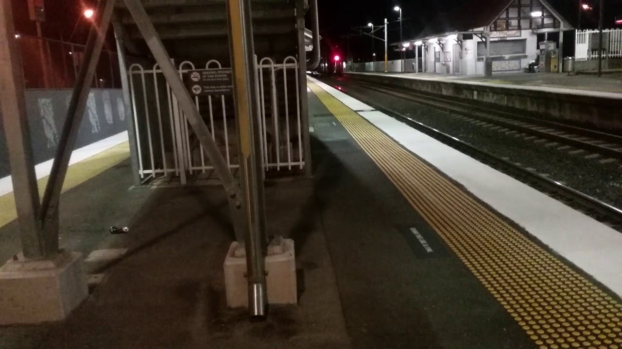 Aurizon's 2803 passes Lawnton Station working #Y796 container train 16 ...
