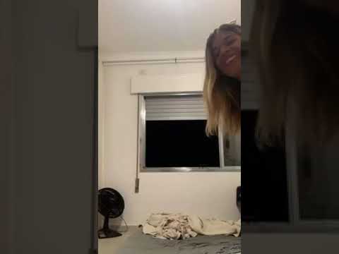 loira gostosa rebolando de calcinha