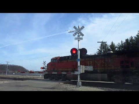 BNSF 5696 West QCHCSSE Filmed In Trenton Township WI (4-22-2024) - YouTube