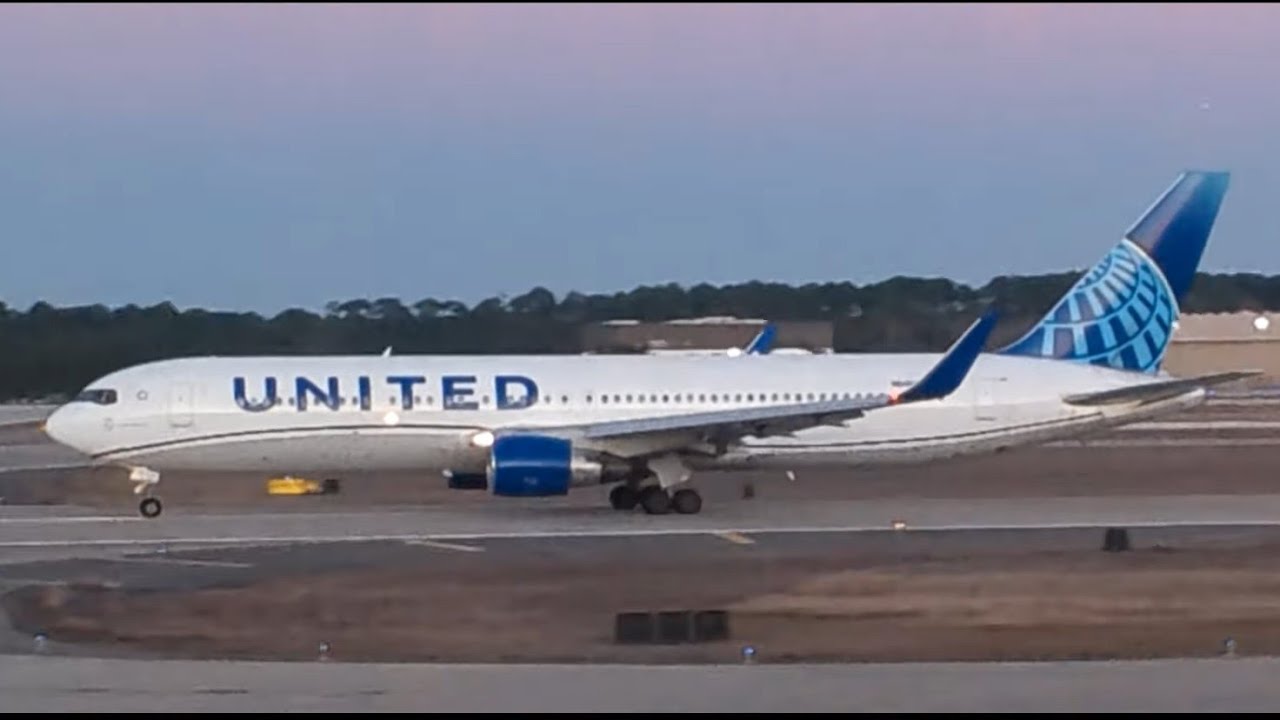 (4K) Amazing Sunset Runway 33L Departures at George Bush ...