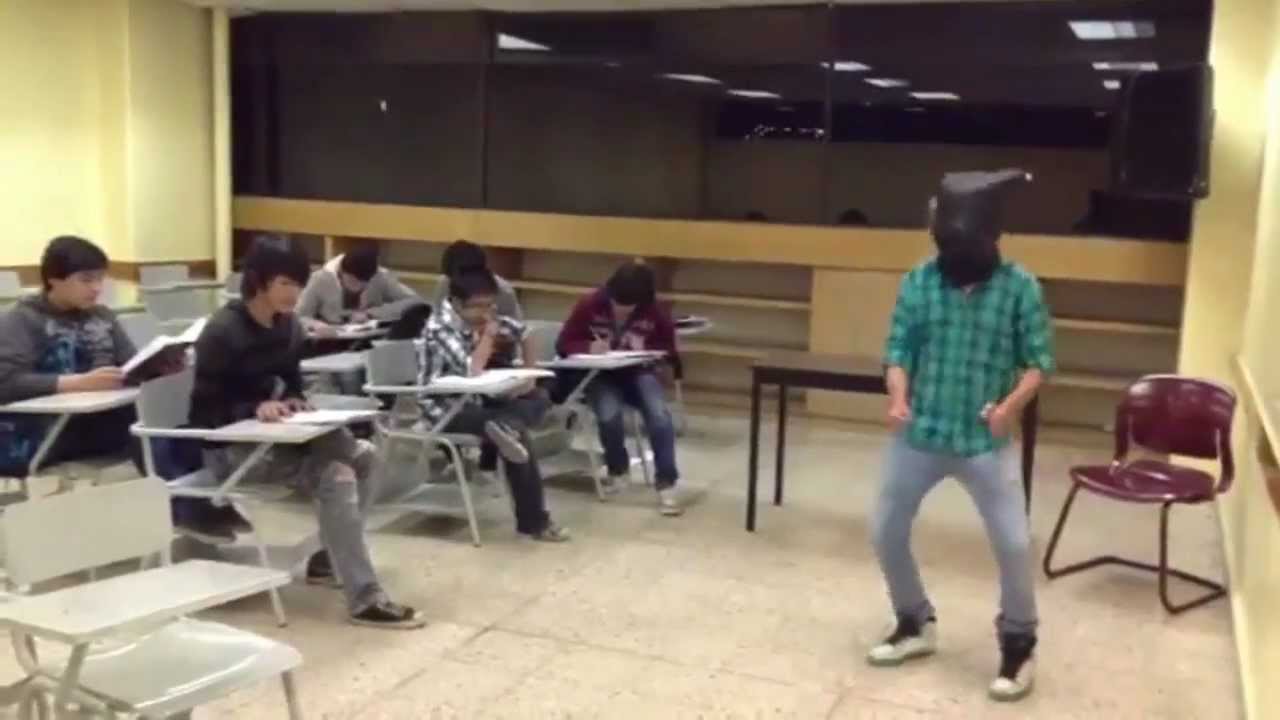 Harlem Shake en la (voca 3) - YouTube