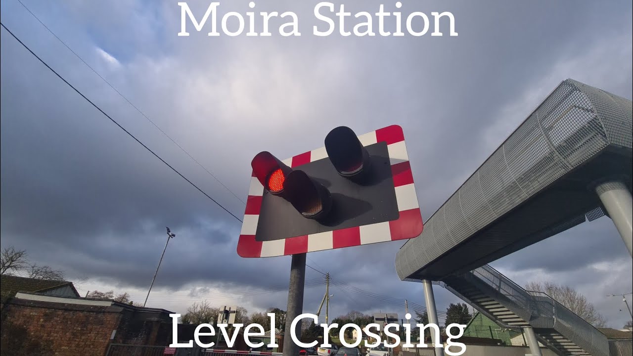 Moira Station Level Crossing (Craigavon) Monday March 13.03.2023 - YouTube