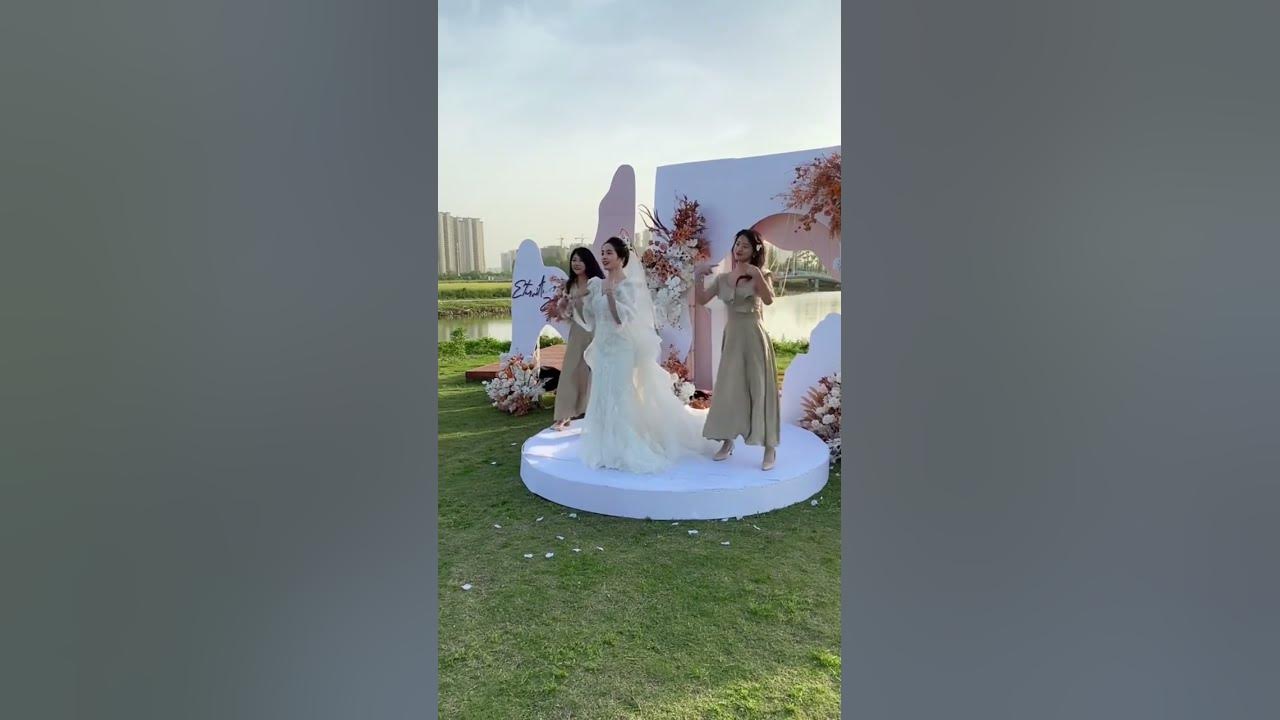 快艾特你的姐妹们，在婚礼上跳一段 Youtube