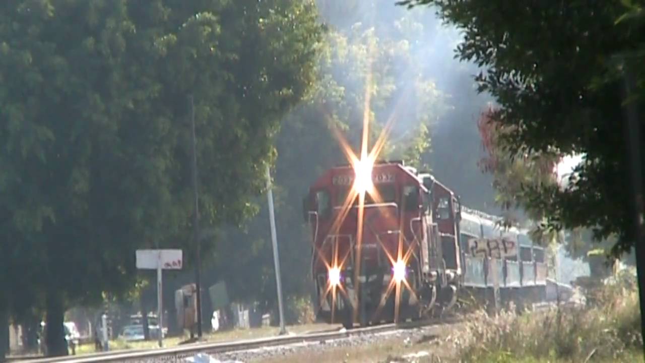 Ferromex GP38-2`s 2032 and 2039 with "Tequila Express" - YouTube