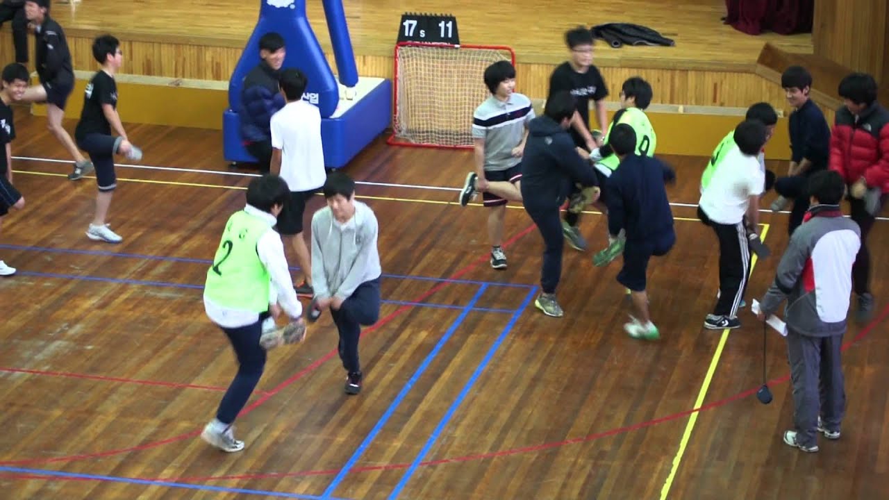 Korean School Sports Day - Boys chicken fight - YouTube