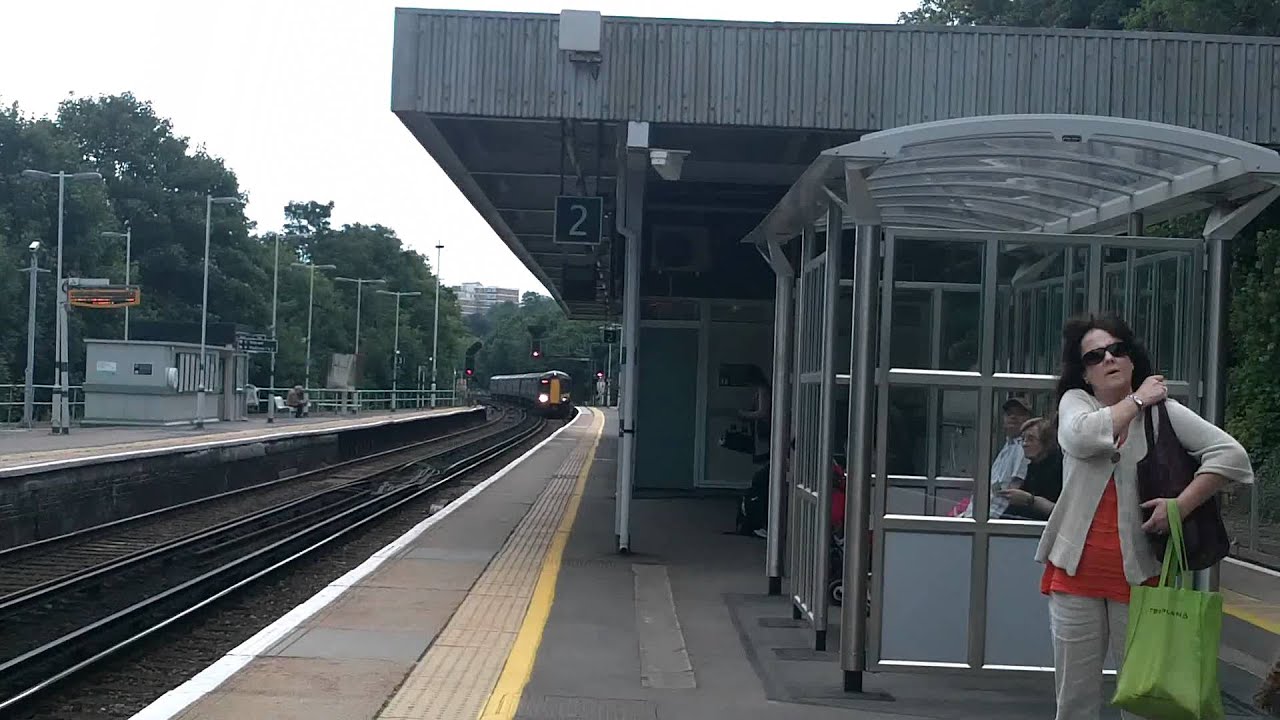 FCC class 377 speeds through preston park with loud 2 tone horn - YouTube
