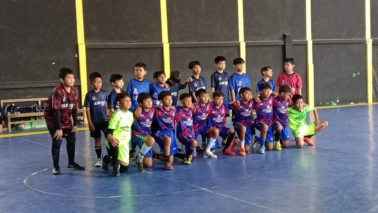 Futsal Charis v Kalam Kudus - YouTube
