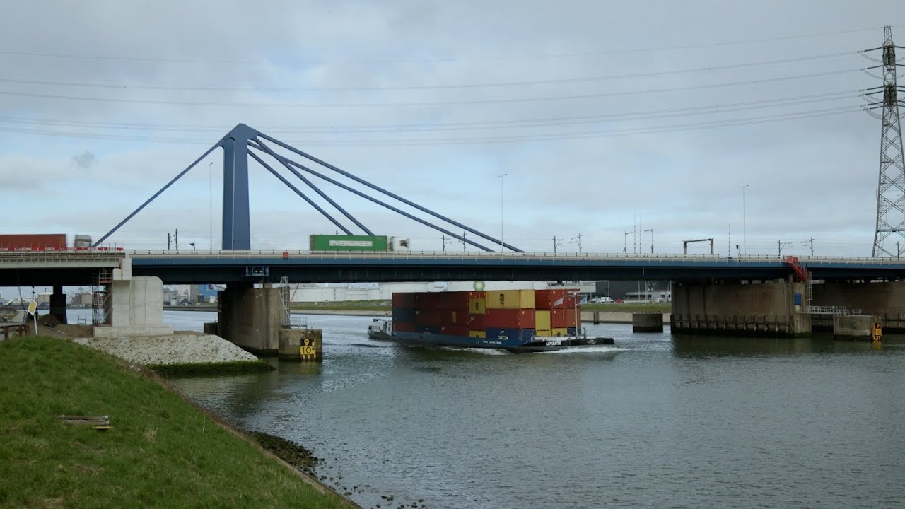 A15 Suurhoffbrug - 28 maart - YouTube