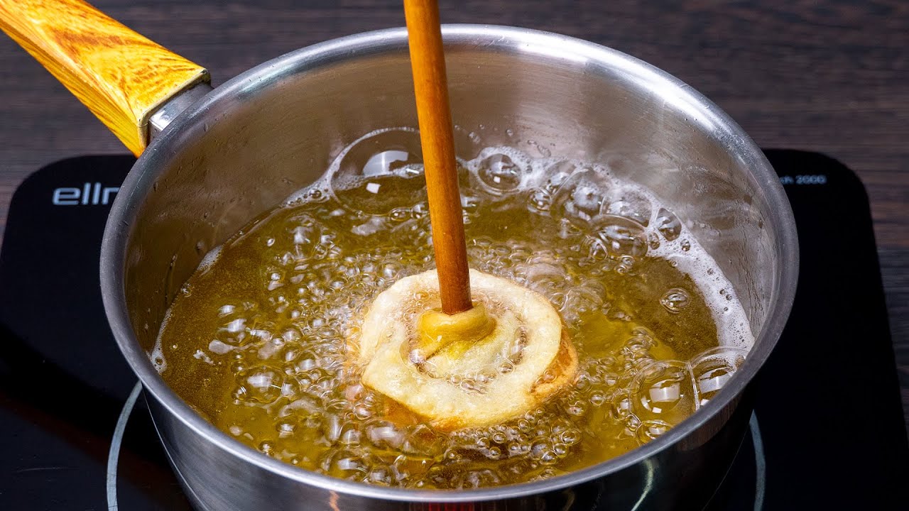 How to cook roses with flour and eggs, using a wood tablespoon. A quick ...