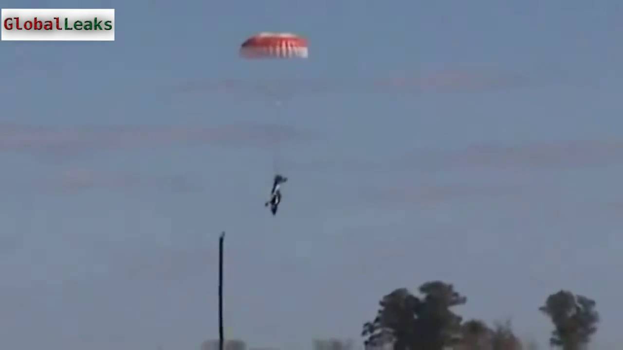 Wings falls off plane in flight 2014 - YouTube