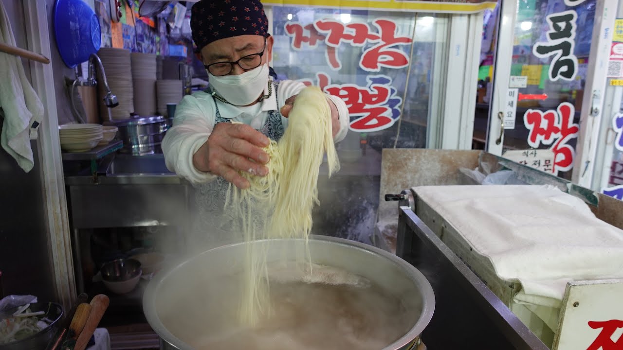 1.62 $ Black Bean Sauce Noodles made by Korean boxer - Korean street ...