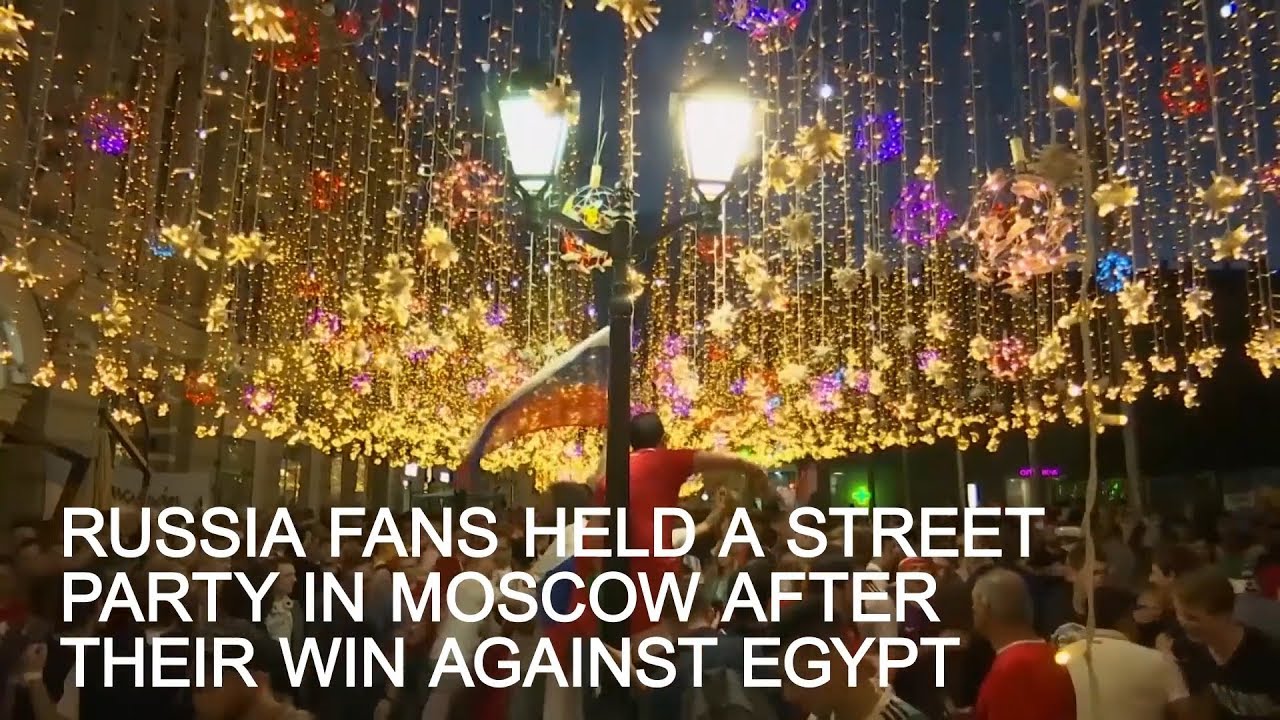 Russia Fans Celebrate World Cup Win With Moscow Street Party - YouTube