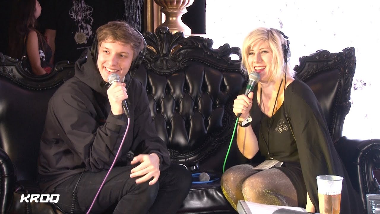 George Ezra Interview - KROQ Almost Acoustic Christmas 2015 - YouTube