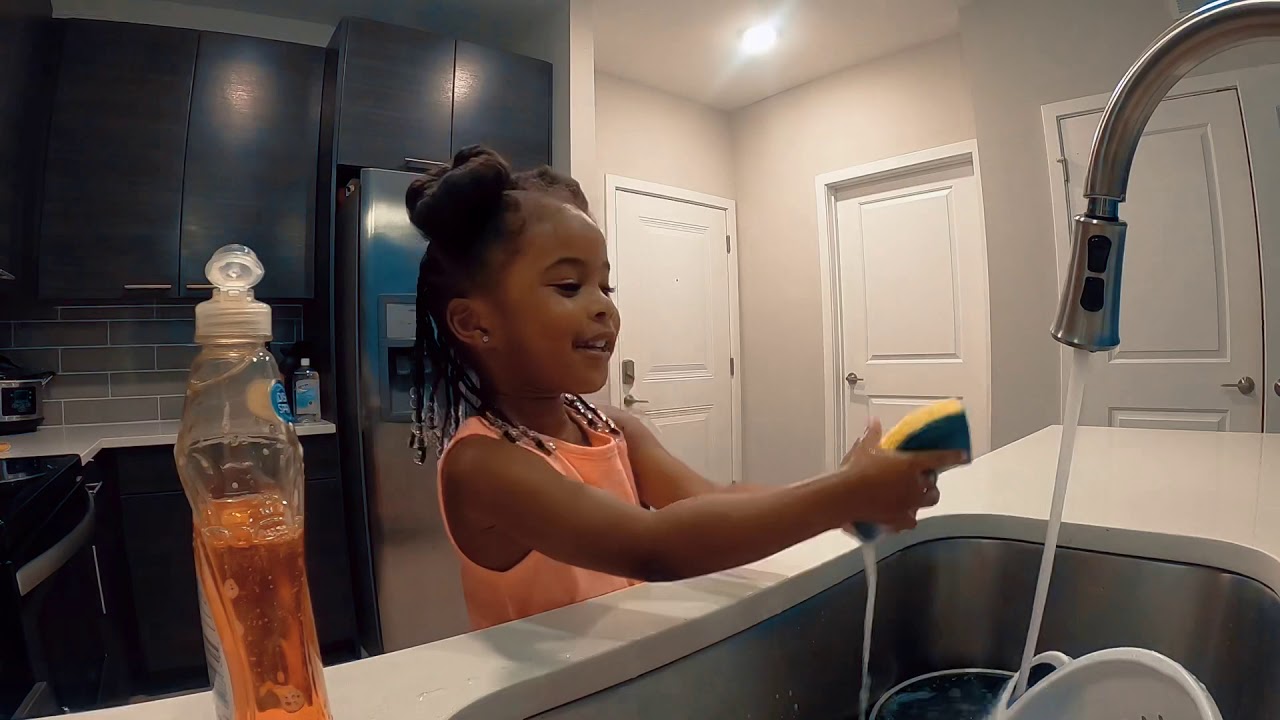 Aria washing dishes - YouTube