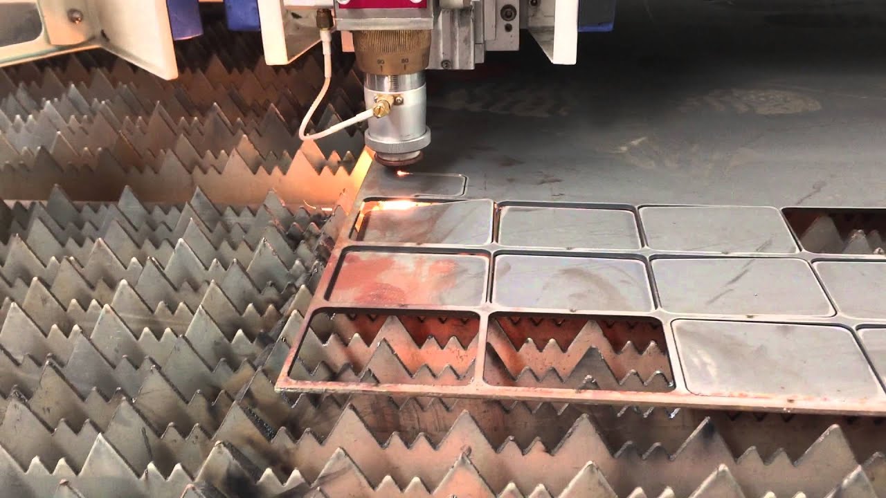 G.WEIKE Fiber laser cutting machine 500W 3mm carbon steel - YouTube