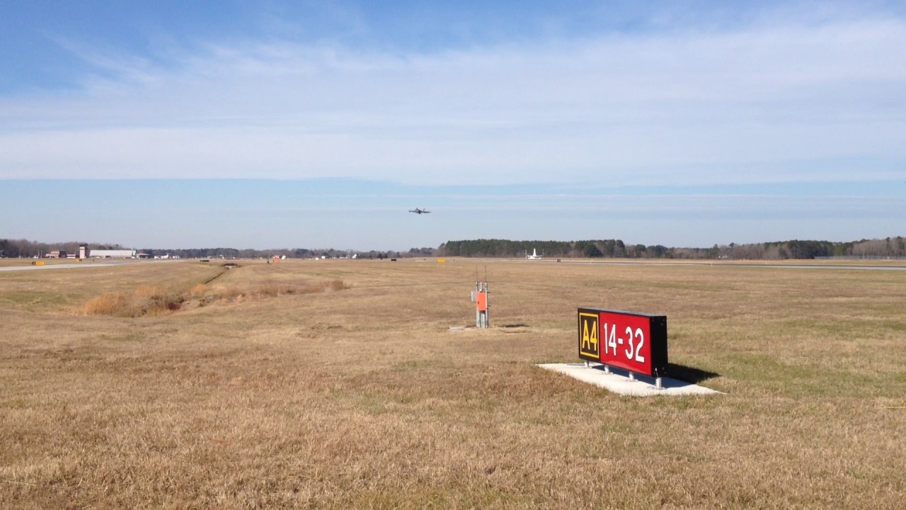 F 35C Lightning II Touch n go SBY Airport YouTube f-35c-lightning-ii-touch-n-go-sby-airport-youtube