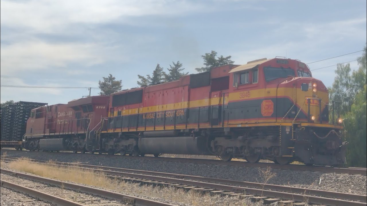 Algo Raro de Ver KCS 3948 SD70MACe // Con el IN-44 En Silao Gto - YouTube