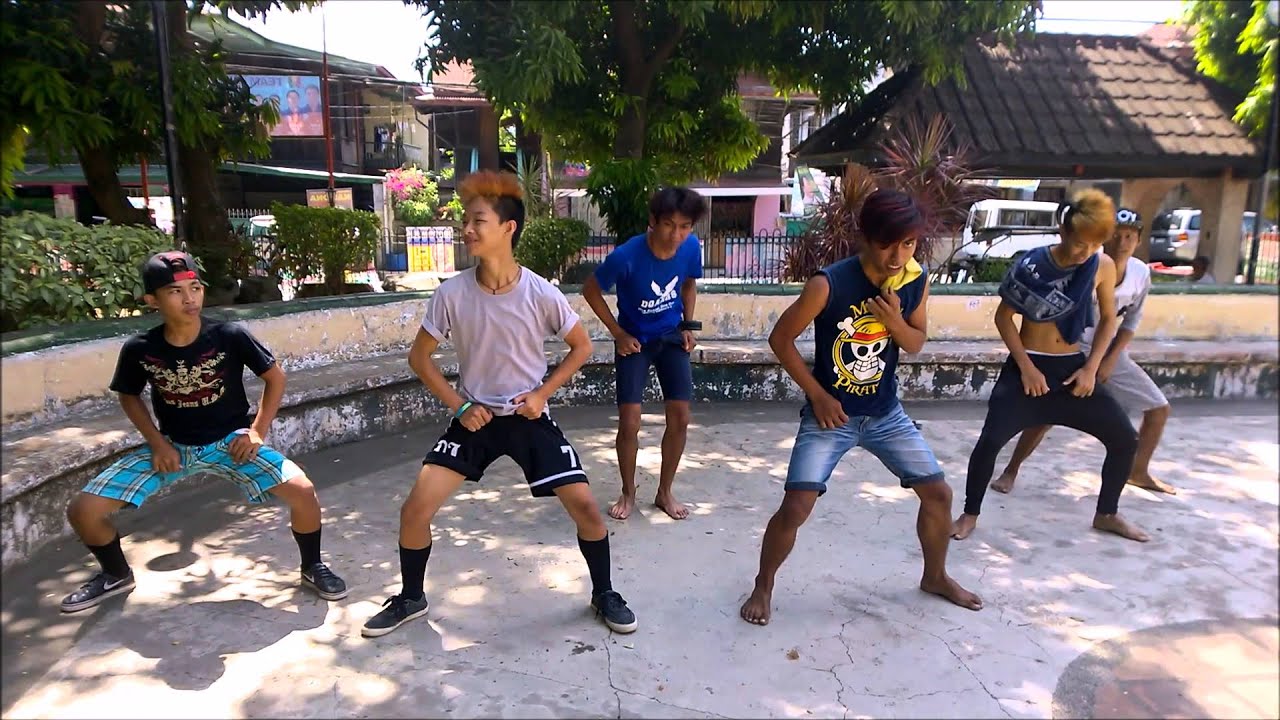 Calaca dancers - YouTube