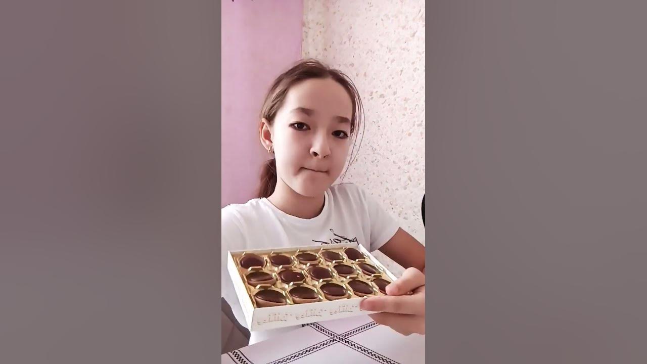 Пробую конфету Toffifee (тоффифи) - YouTube