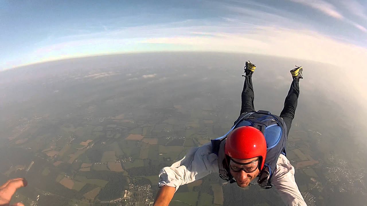 Saut en parachute, chute libre à Vannes, Bretagne - YouTube