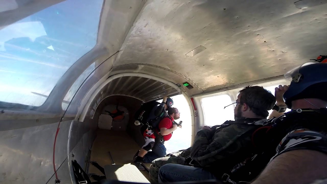 Ryan Busby Skydive Taft. - YouTube