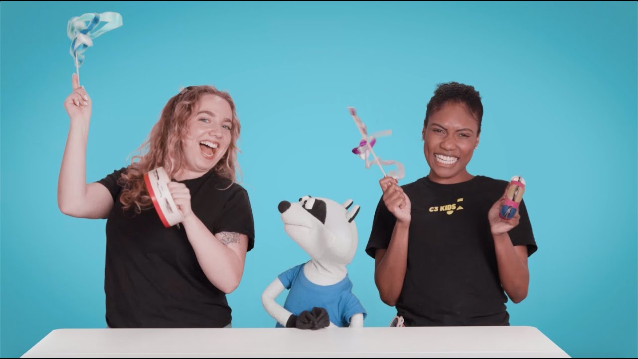 Mary Stands in Awe | We Stand in Awe | Rocco & Friends - YouTube