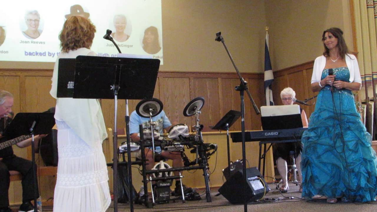Keila Glydon as Patsy Cline with Jolee Patkai singing "Crazy" - YouTube