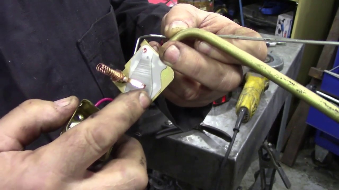 Defender fuel tank sender. What is inside the contact box? - YouTube
