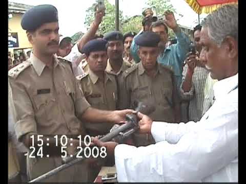 Surrender of Vasudeo Yadav before SP, Bagaha (Vikas Vaibhav, IPS) on ...