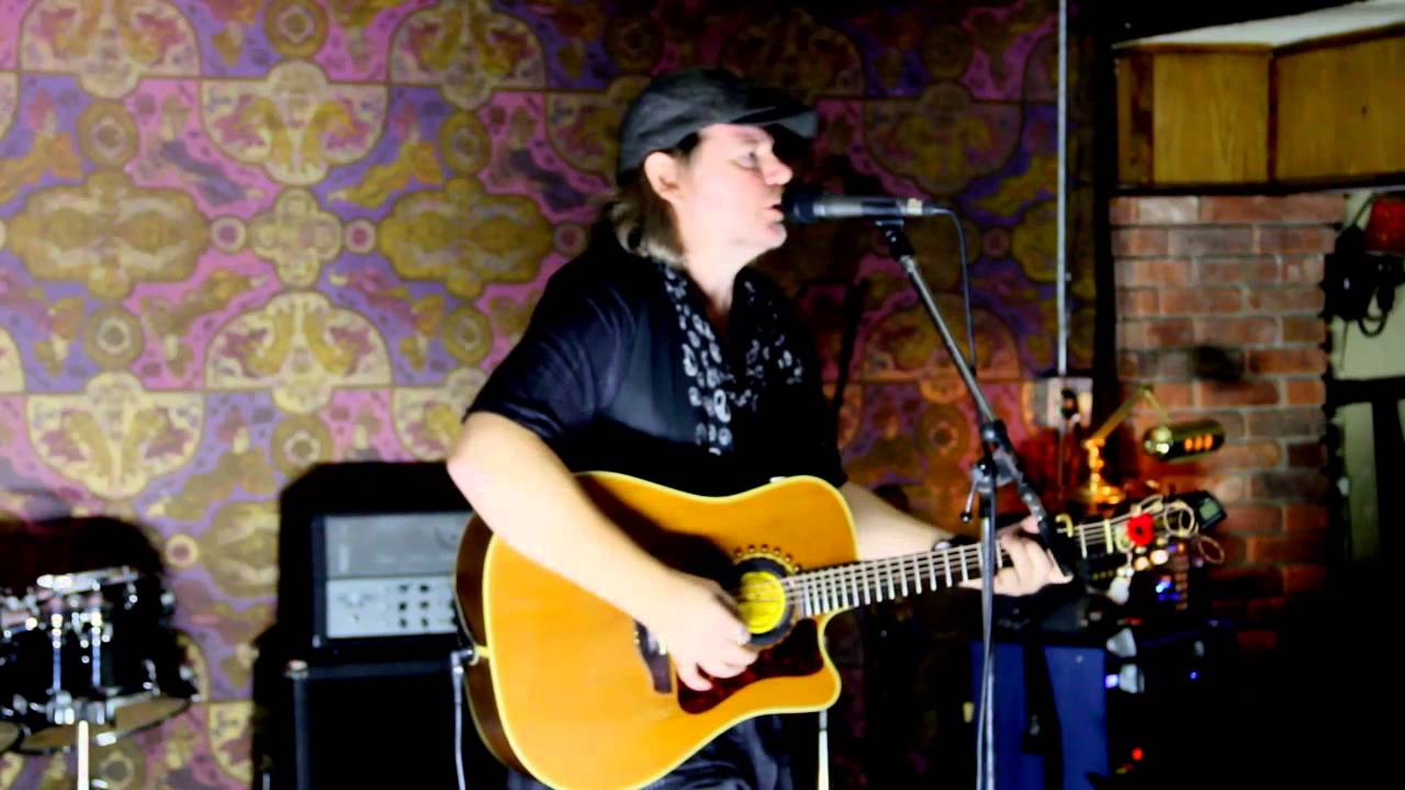 Chris Bolister performs for FOCS - YouTube