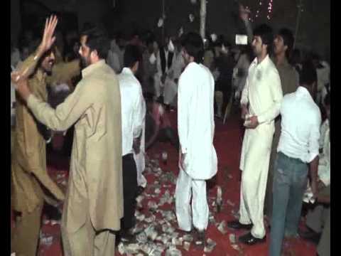 07 vip minni mehndi mujra by MIRZA UMAIR 2012.flv - YouTube