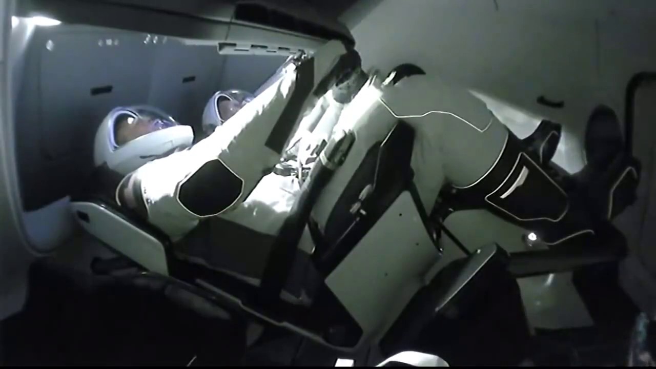 Live from Space: Video Inside the SpaceX's Dragon Endeavour Spacecraft ...