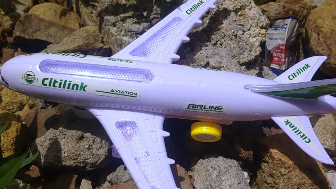 Citilink flight JT 202 crash - YouTube
