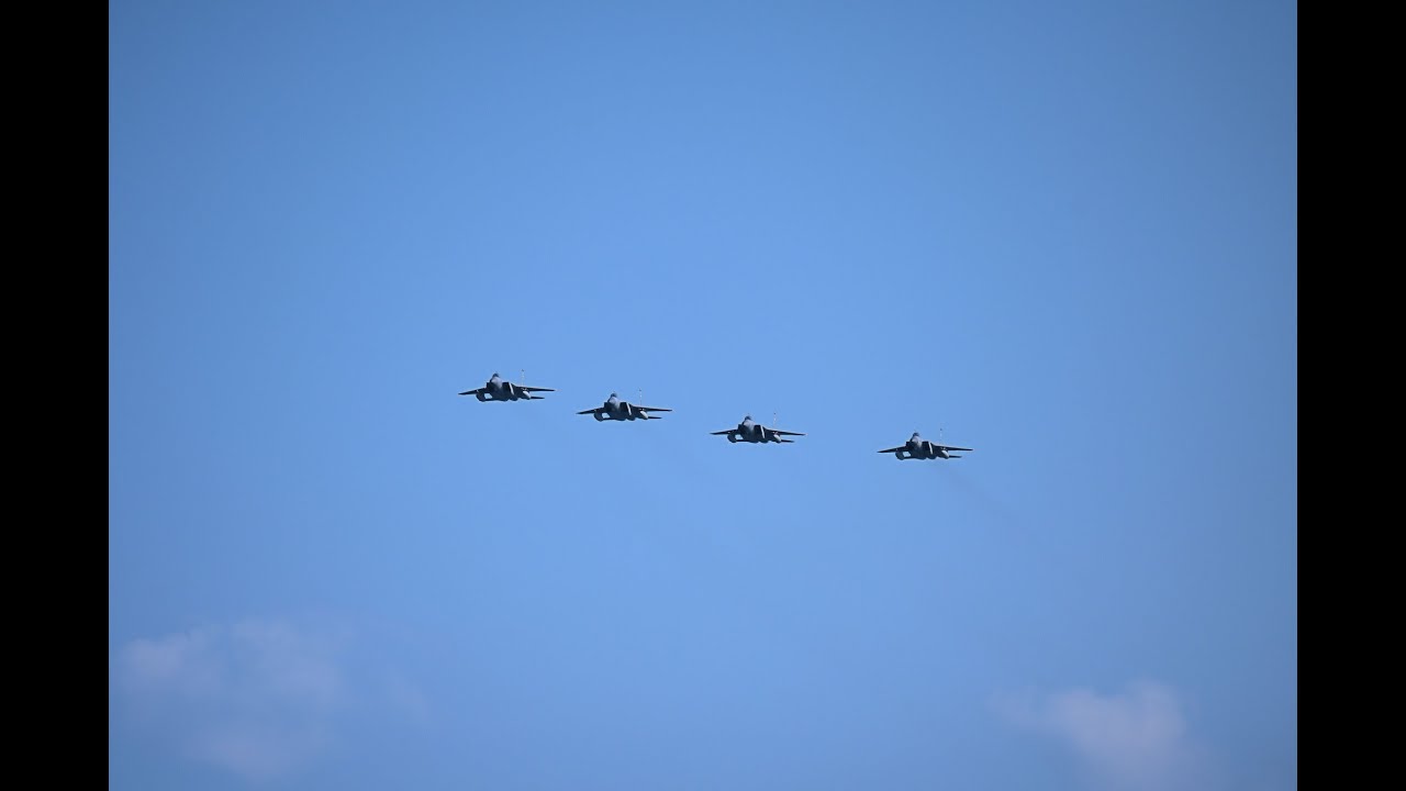 Four McDonnell Douglas F-15 Cs Buzz South Beach Miami, it was awesome ...