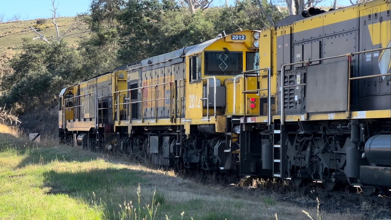 Tasrail Train #332 - TR06, DQ 2012, TR03 / Inglewood Rd, Andover - YouTube